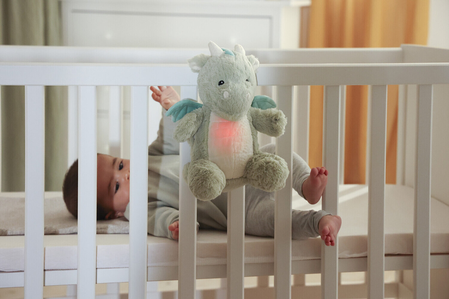 Cloud B LoveLight Buddies Drake the Dragon szumiąca przytulanka z pozytywką i czujnikiem ruchu ...